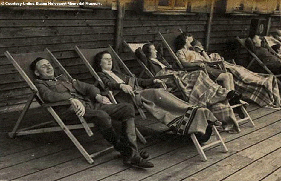 cropped-Header-SS-officiers-à-Auschwitz.gif – Zakhor Online